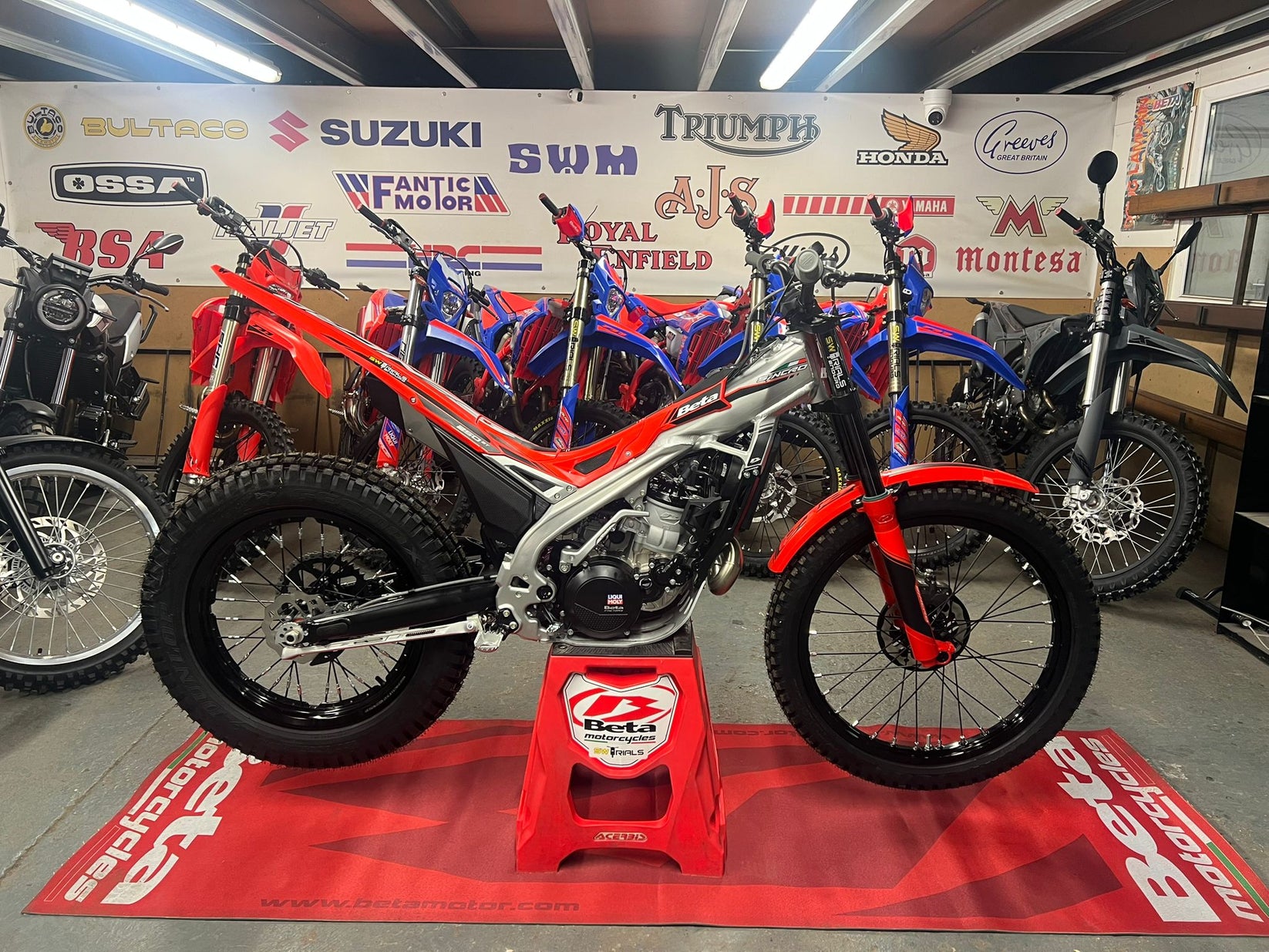 2026 Beta SINCRO 2T 250cc/300cc Trials Bike – SW Trials & Enduro