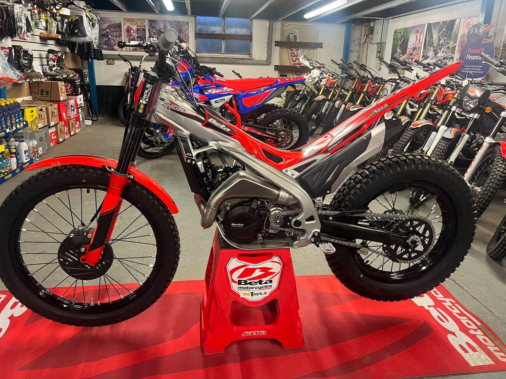 2026 Beta SINCRO 2T 250cc/300cc Trials Bike – SW Trials & Enduro