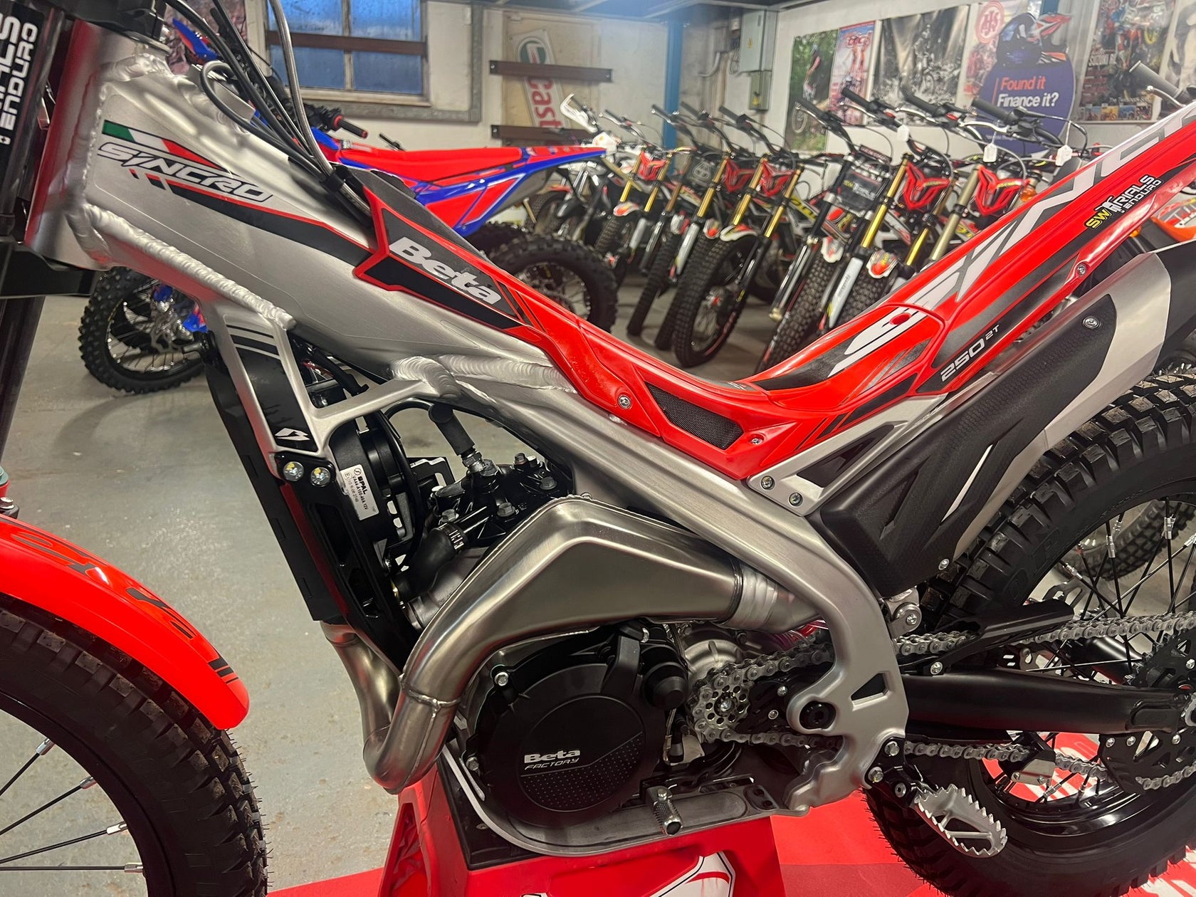 2026 Beta SINCRO 2T 250cc/300cc Trials Bike – SW Trials & Enduro