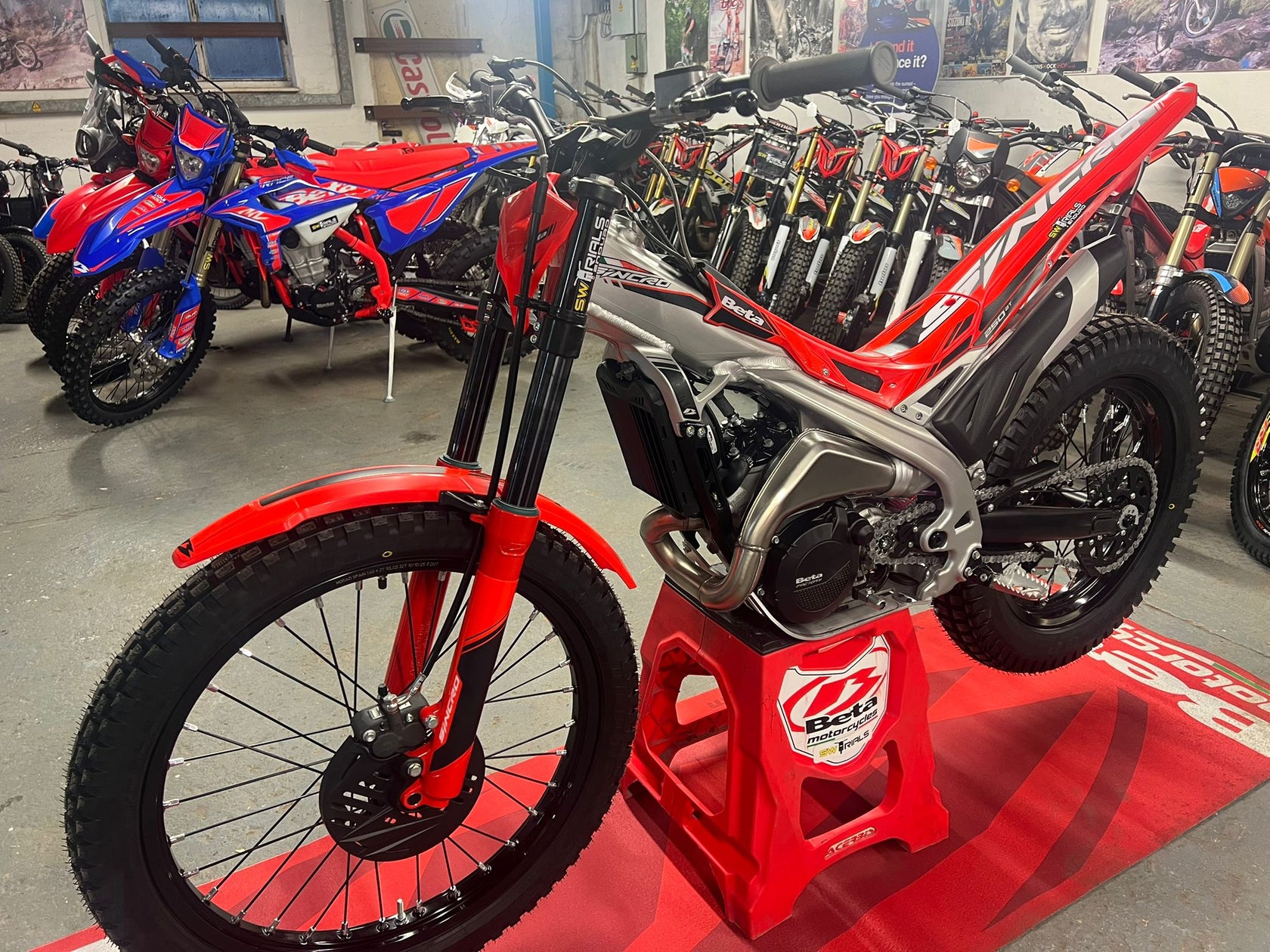 2026 Beta SINCRO 2T 250cc/300cc Trials Bike – SW Trials & Enduro